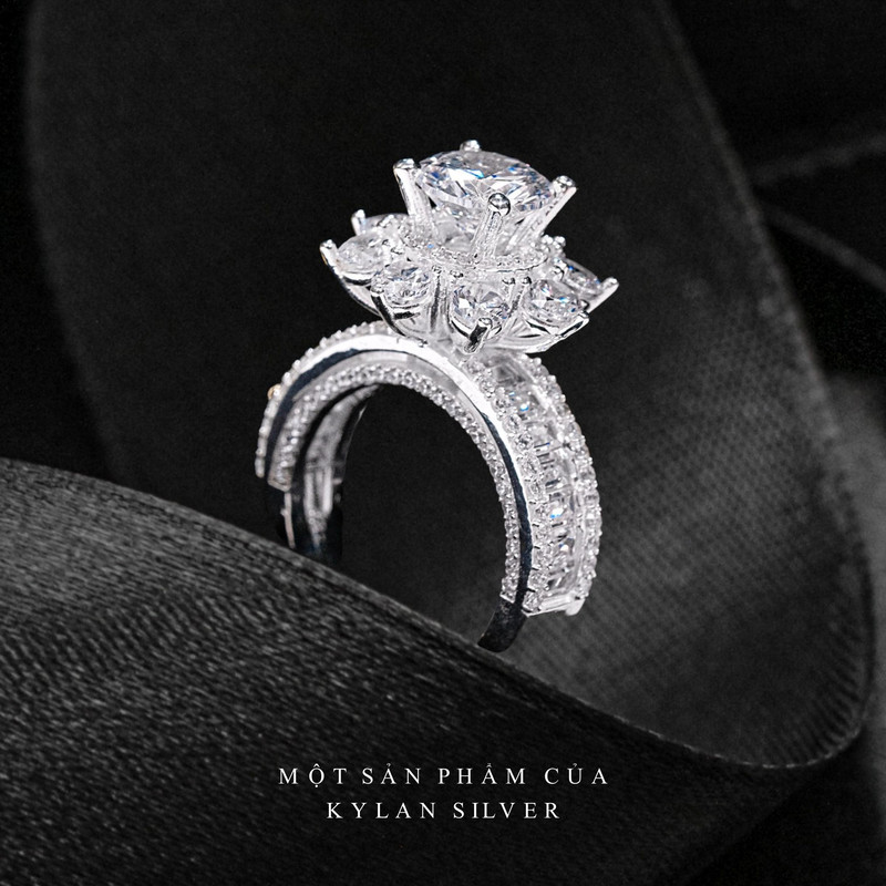 KSJ Nhẫn Bạc Nữ Kylan Silver Peonia Baguette Ổ Mẫu Đơn Đai Baguette Cut ...